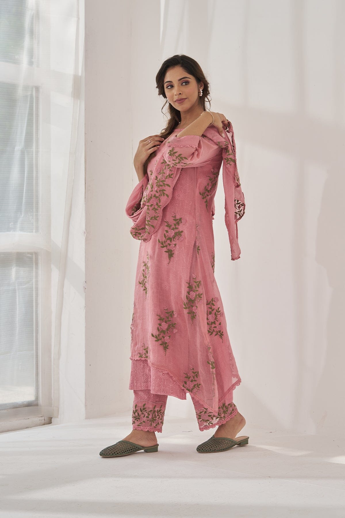 GULABSA BAANO-set of 3( kurta, pant & dupatta) - Naaz By Noor