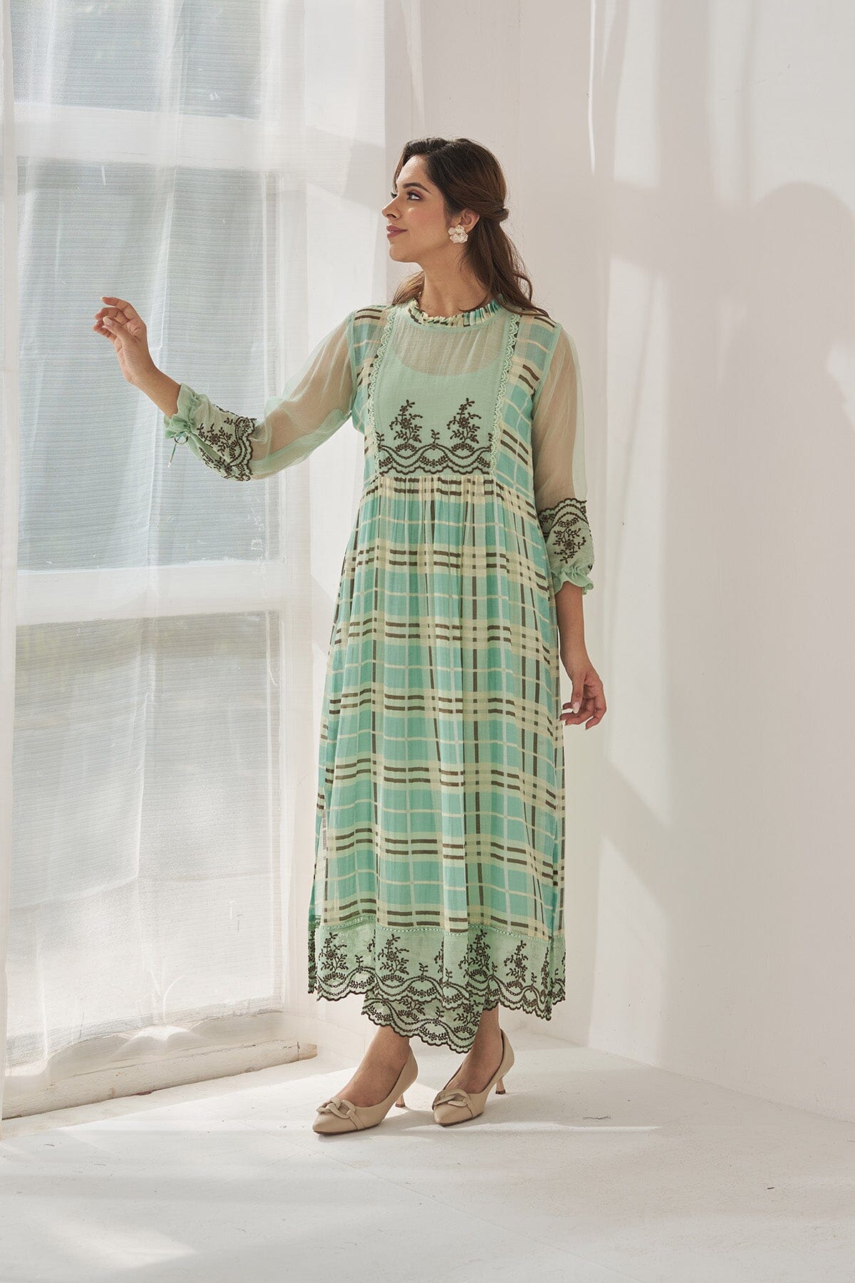 NEHER BAANO- set of 2( kurta & pant) - Naaz By Noor