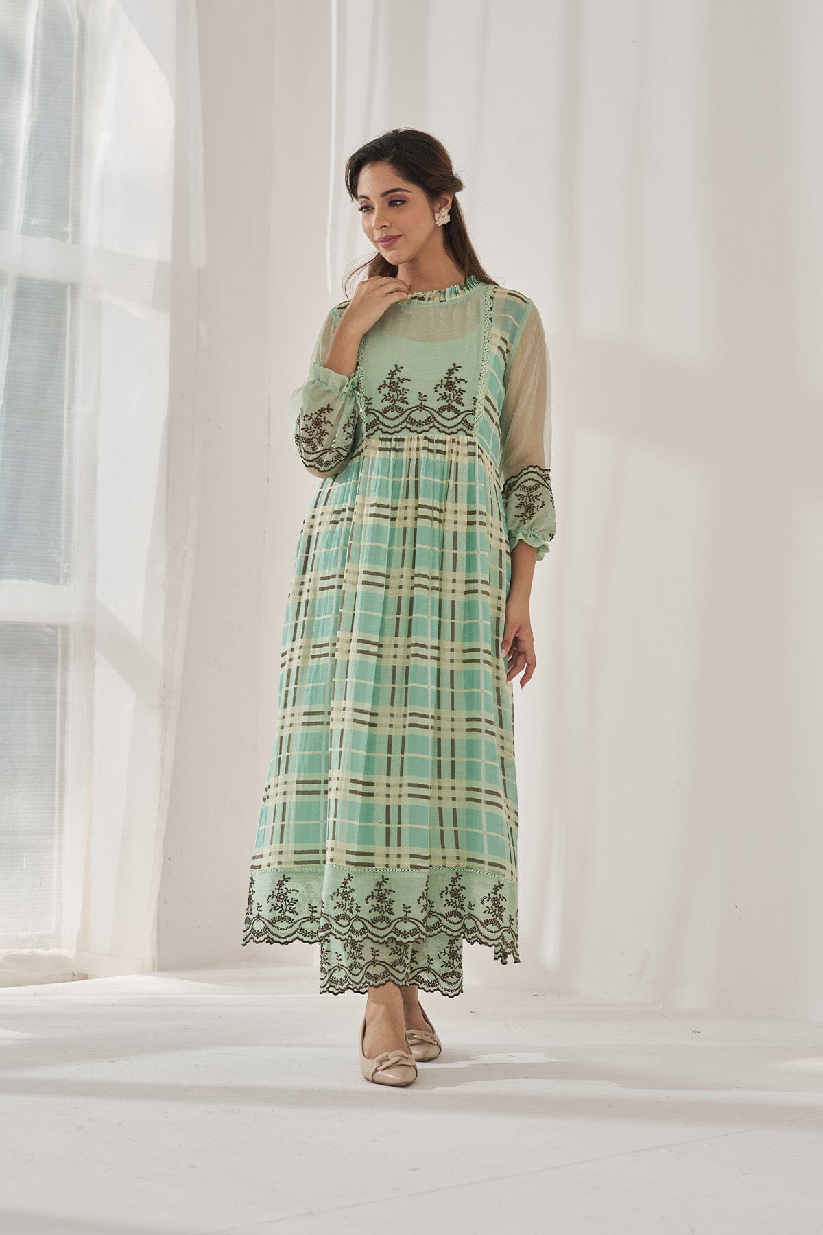 NEHER BAANO- set of 2( kurta & pant) - Naaz By Noor